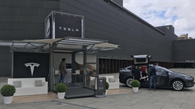 Conduce un Tesla Model S y Model X en la tienda de Tesla en Pamplona
